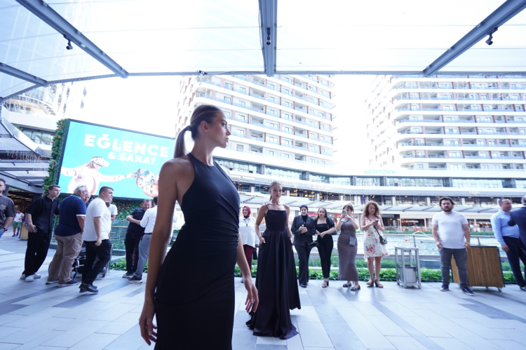 Ünlü modacı Bursa’da mağaza açtı - Telegramapps